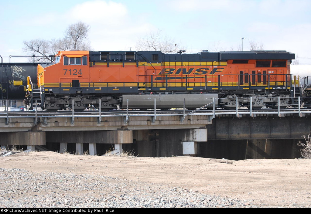 BNSF 7124